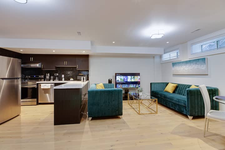 Brand New Luxury Basement 25 Minutes To Downtown - Toronto