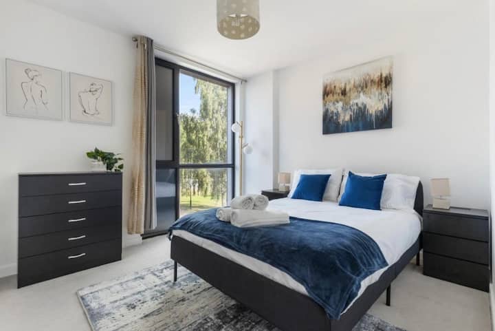 Premium One-bed Flat•modern Living•free Parking - Crawley