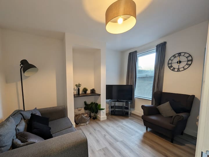 Modern 4 Bedroom Home With 4 Ensuites Derby City - Derby