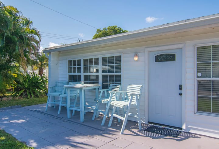 3 Bedrooms 2 Full Baths-5 Mnts To Beaches - Vero Beach, FL