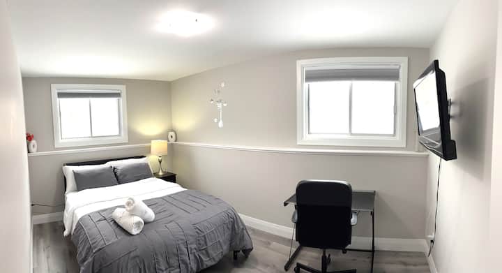 Cozy Room Near Dt/st-laurent - Wifi, Parking - オタワ