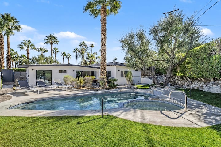 Palms To Peaks Mid-century Oasis • Pool & Views - Palm Springs, CA
