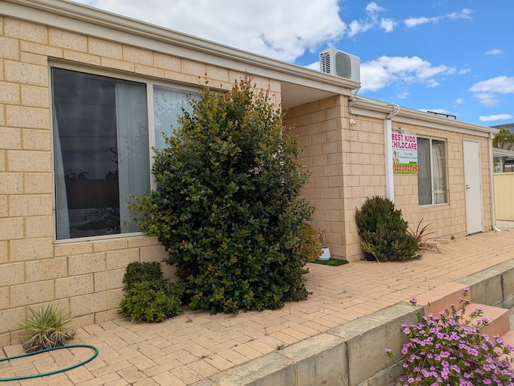 Room 1 Or Room 2
Close To Airport, City & Bus Stop - Perth