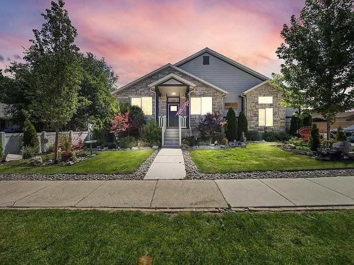 Cozy & Comfy Mountain-view Home Airport 15 Min - West Valley City, UT