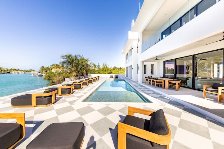 Casa Verde - 7br On The Canal Across From Beach - Turks and Caicos Islands