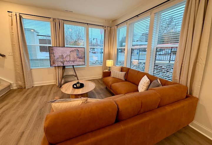 New Luxe Condo Downtown Wake Forest - Wake Forest, NC