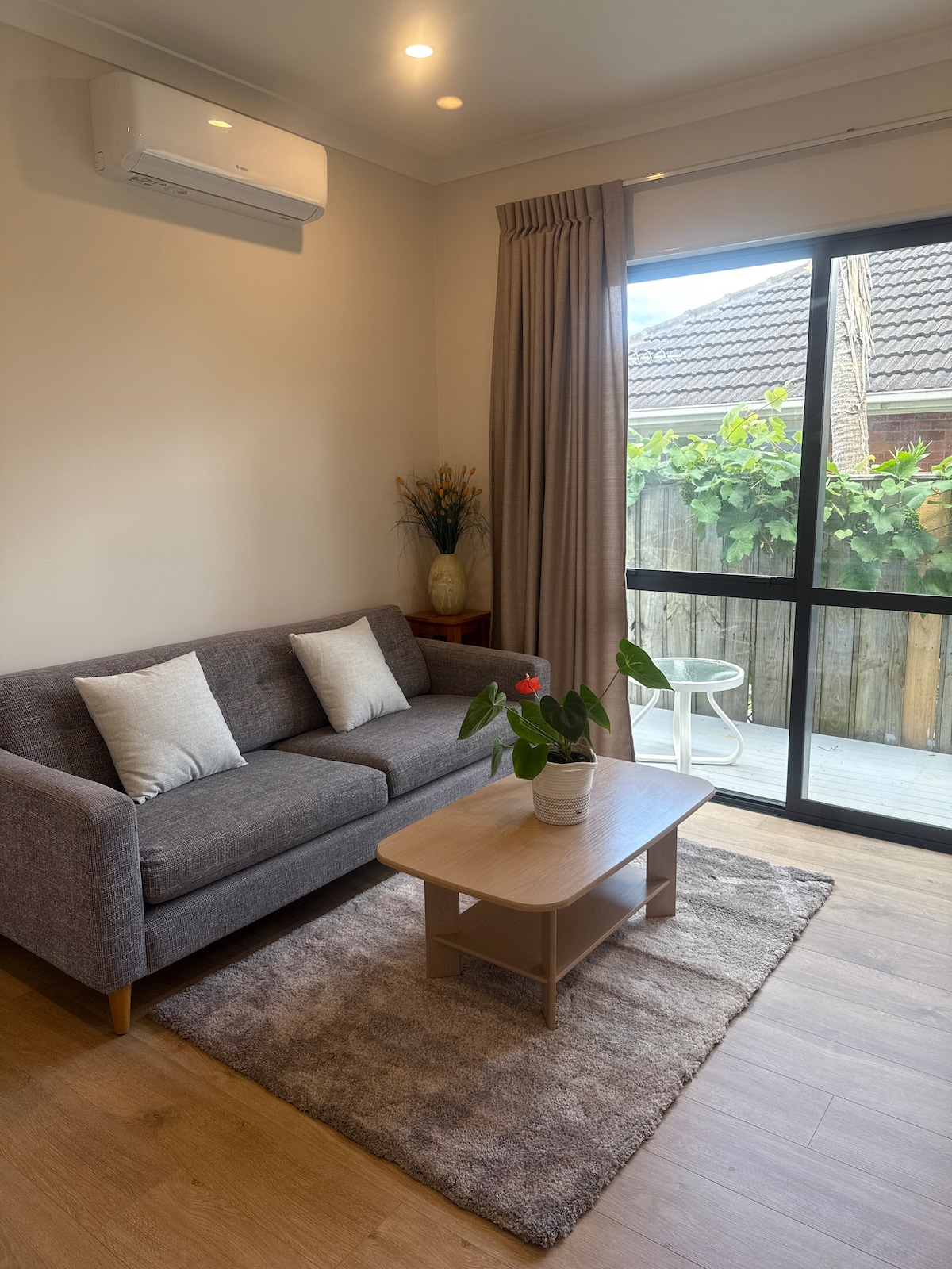 Casa nova, localização imbatível a pé da praia - Casas para Alugar em ...