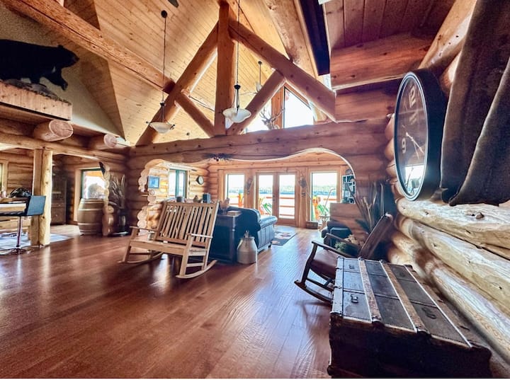Spectacular Log House On Lac La Hache - Lac la Hache
