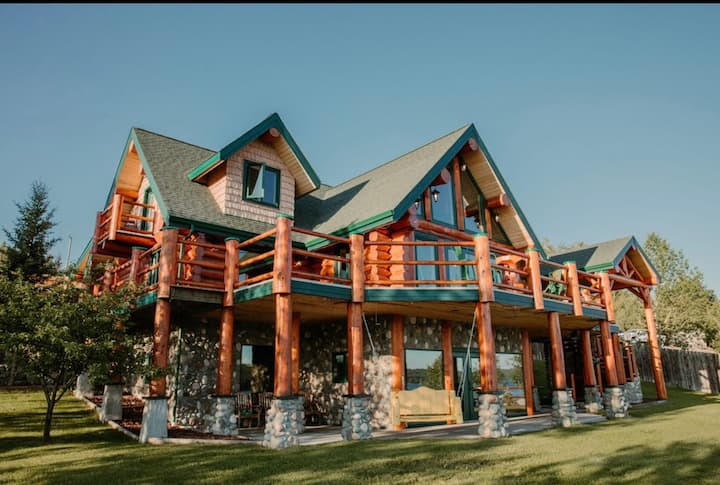 Spectacular Log House On Lac La Hache - Lac la Hache