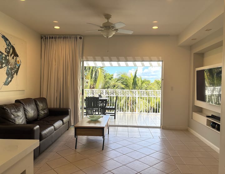 One Bedroom Penthouse In The Heart Of Grace Bay - Turks and Caicos Islands