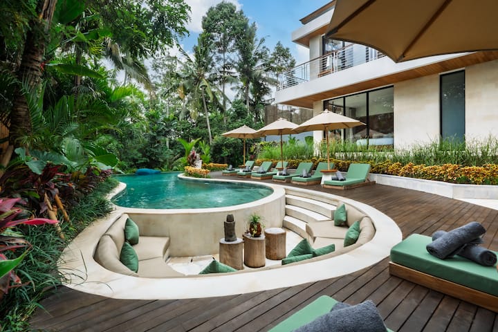 Villa Sun & Moon: 4 Bedrooms Pool · Gym · Sunken Area Ubud - Ubud