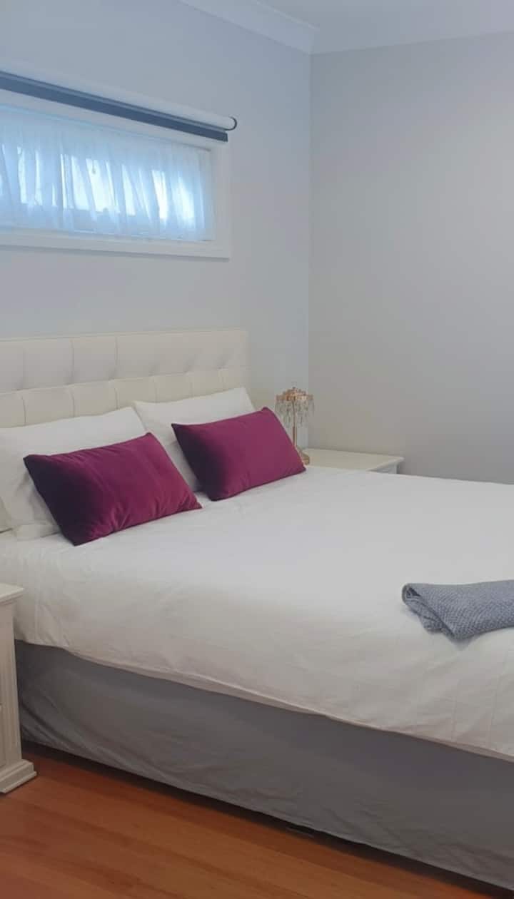 Cozy Private Master Room In Modern Family Home - Vermont