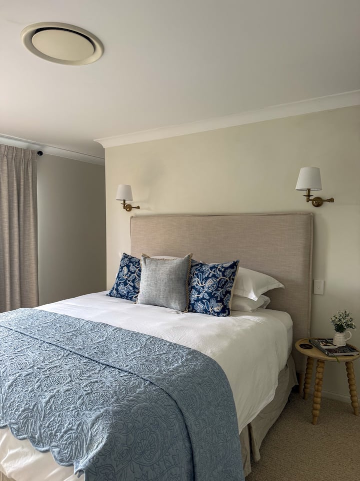 The Bird's Nest - Roma, Australia