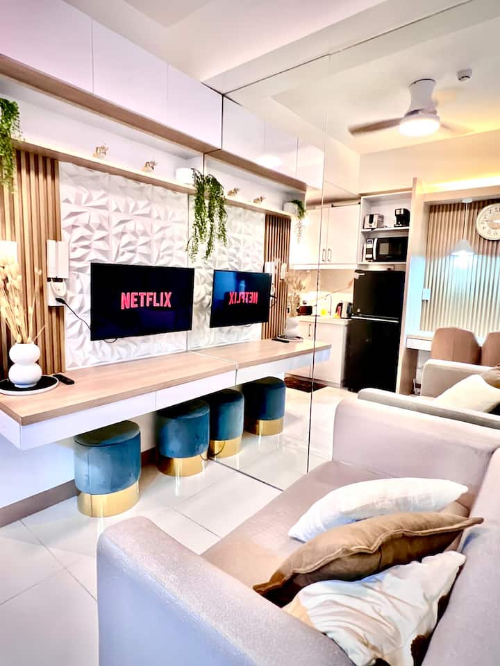 Pool | Makati |Netflix |1br Condo Lush Residences - Makati