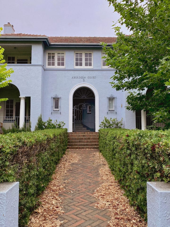 Original Art Deco Apartment In Newtown - North Shore