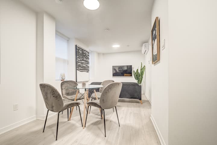 Newly Renovated | Heart Of Downtown - Montreal