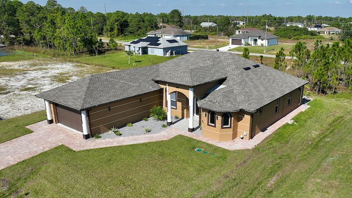 The Greatest Palomino At Lehigh Acres Fl. - Lehigh Acres, FL