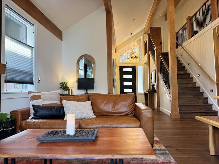 New Custom Cabin & Condo At Snoqualmie Pass - Snoqualmie Pass, WA