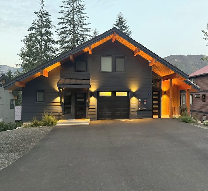 New Custom Cabin & Condo At Snoqualmie Pass - Snoqualmie Pass, WA