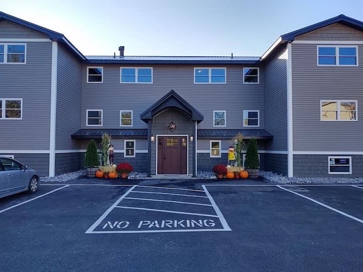 Clean & Cozy 1 Bed + Parking, Near Downtown Oswego - Oswego, NY