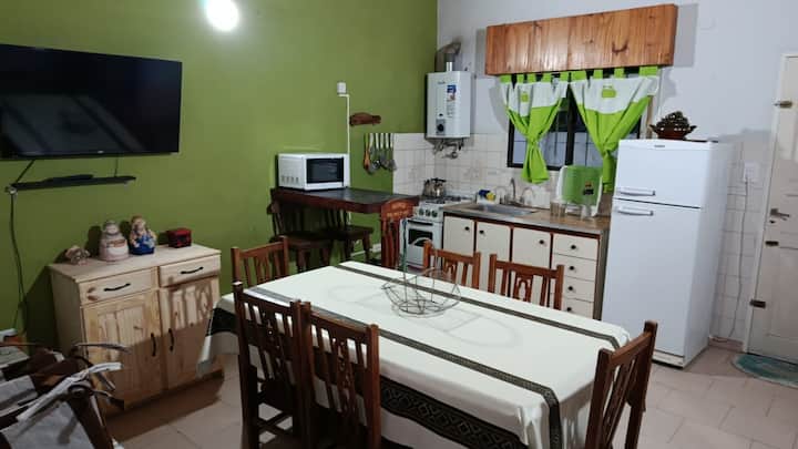 Chalet Para 6 Personas. A 3 Cuadras De La Playa - Mar de Ajó