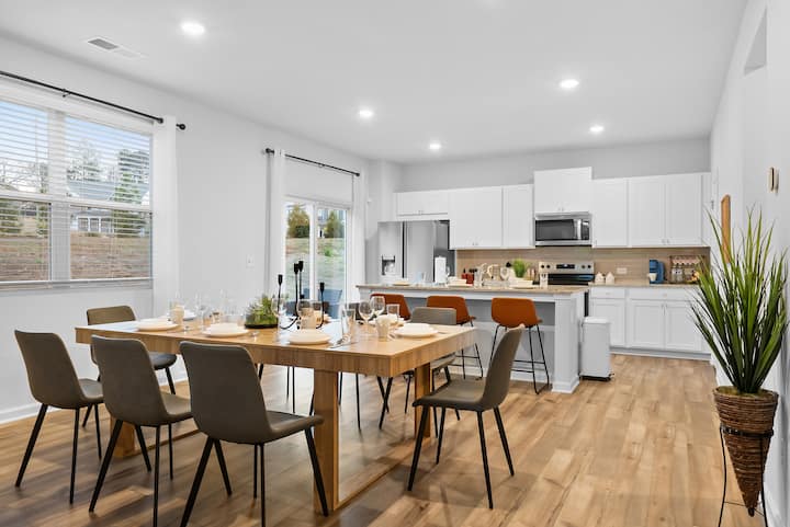 The Cozy Nest | New 2025 Build | 5 Brs | 2 On Main - Lawrenceville, GA