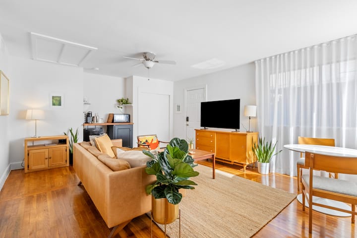 Central East Retreat • Stroll To Moody, Ut & E 6th - Austin, TX