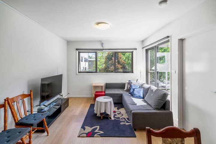 Modern 1br In Franklin | Pool • Balcony • Sleeps 4 - Canberra