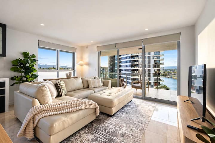 Stunning Subpenthouse | River, Mt & City Views - Gold Coast
