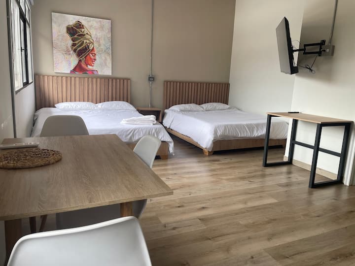 Quijote House 9br W/ac In Laureles - Medellin, Antioquia, Colombia
