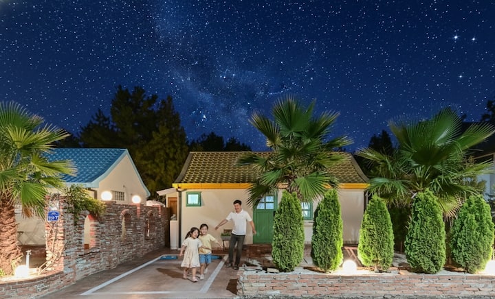 동화속 바로 그집, 5성급 숲뷰 완벽독채 | 최대 9인 무료 온수풀&스파 불멍_헨젤과그레텔 - South Korea