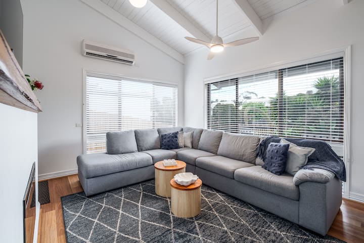 Stylish Beachside Escape In Ocean Grove - クイーンズクリフ