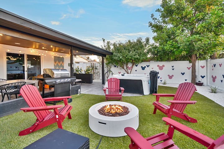 Karaoke | Hot Tub | Mini Golf + Minutes To Disney - Cypress, CA