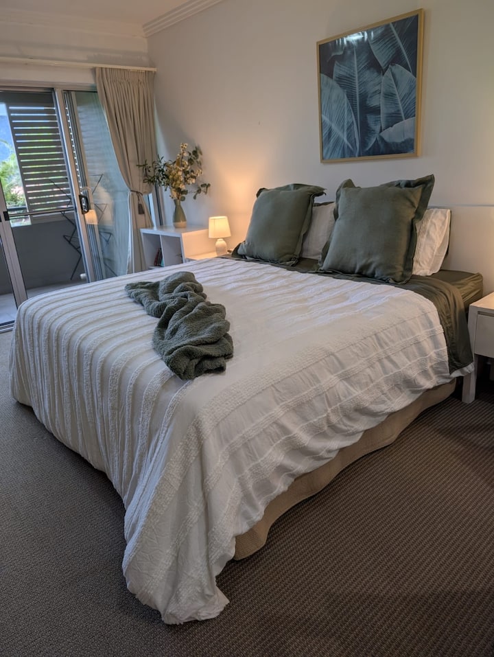 Tropical Pool-view Studio Near Cairns Beaches - Cairns