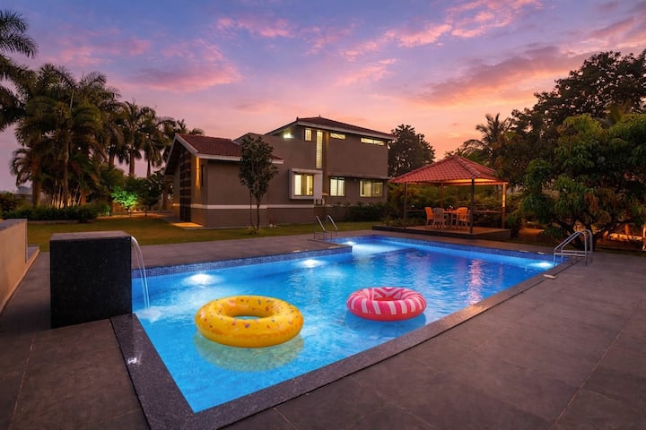 Stayvista At Canton Villa W/outdoor Pool, Ac, Wifi - Nashik