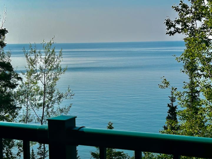 Lakefront Condo~balcony, Kitchen, Resort Amenities - Two Harbors, MN