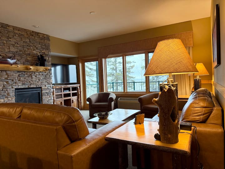 Lakefront Condo~balcony, Kitchen, Resort Amenities - Two Harbors, MN