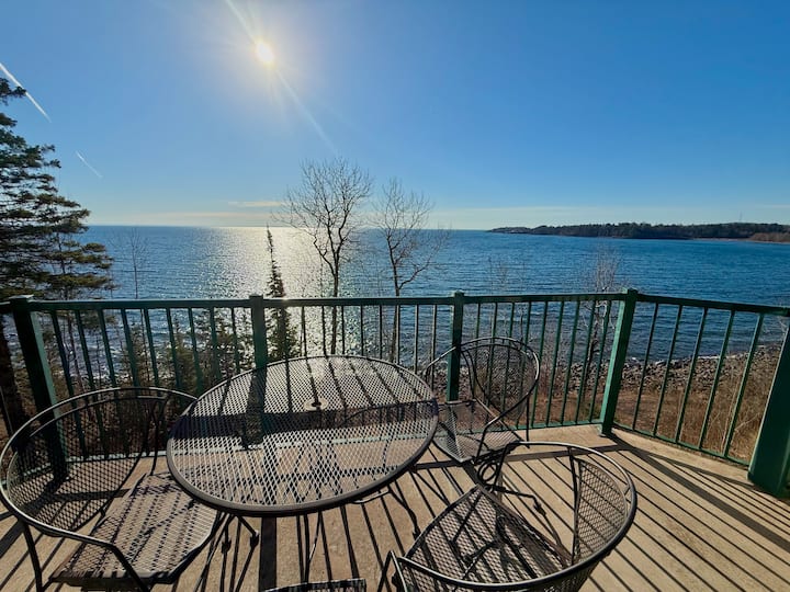 Lakefront Condo~balcony, Kitchen, Resort Amenities - Two Harbors, MN