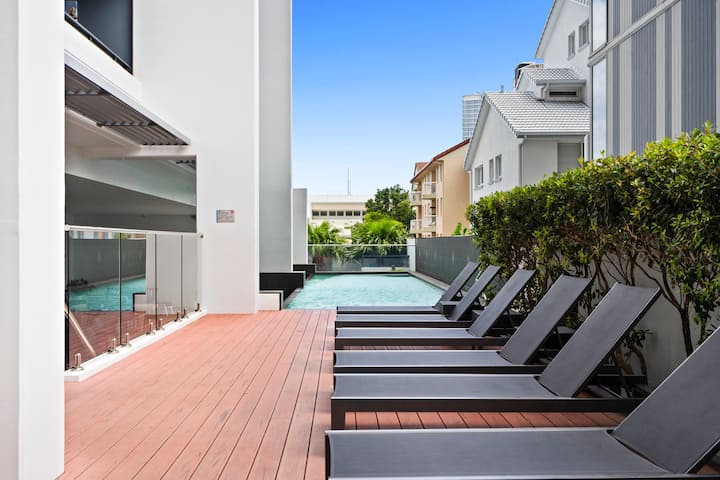 Modern 2 Br Apartment In The Heart Of Gold Coast - Surfers Paradise