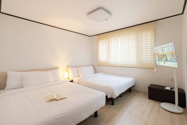 Fully Renovated 2br Home • Walk To Children's Park - Seoul