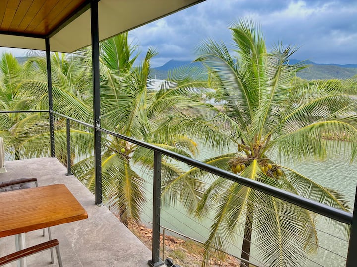 Hinchinbrook Lodge. Luxury Waterfront Accomm - Cardwell