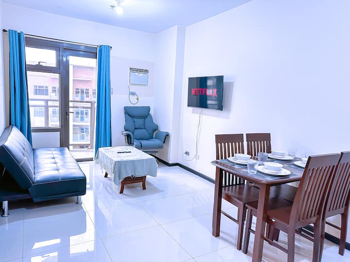 Trendy2br: The Radiance | Pool View & Modern Decor - Ninoy Aquino Airport (MNL)