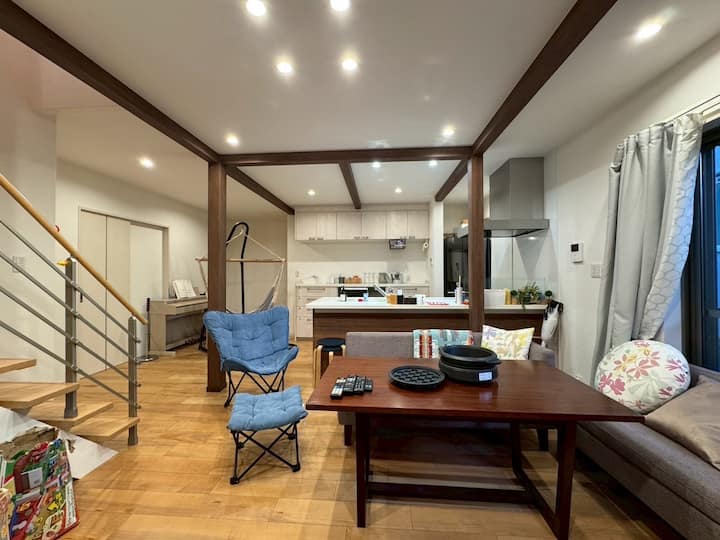 一軒家貸切・オープンキッチン2lldk・キッズルーム/ピアノ/駐車場完備/学園前駅から徒歩14分 - Nara