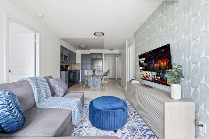 Designer 2br • King Suite • Rare 2 Parking • Yyz - Mississauga
