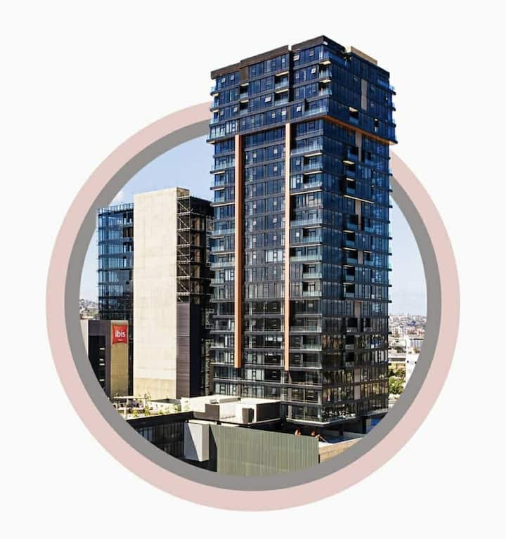 Cosmopolitan Piso 16 | Vista + Parking | Zona Río - Tijuana