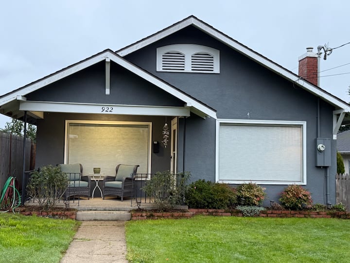 Centrally Located And Close To High School - Coos Bay, OR