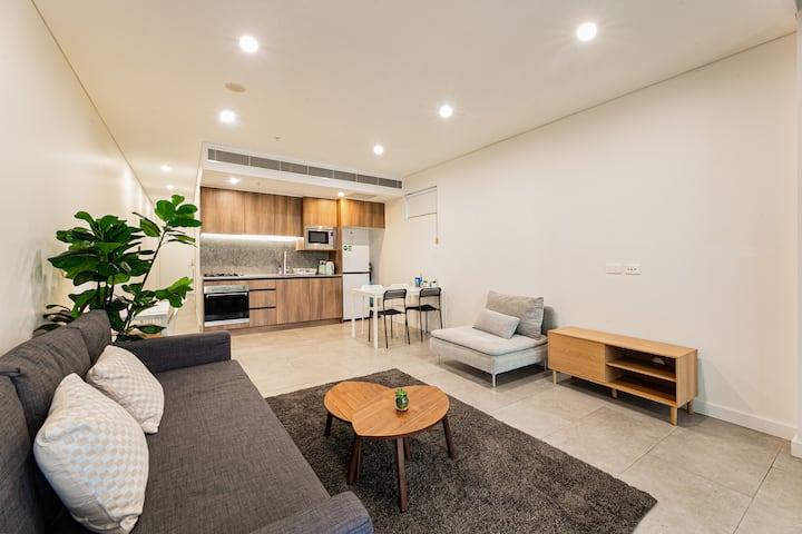 City Access & Airport Ease | Stylish 1br In Mascot - Rosebery