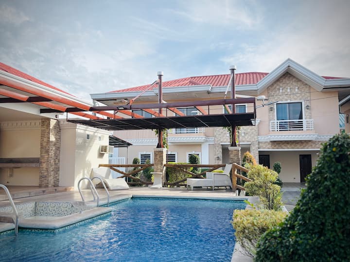 Villa Adela With Pool Access Near Clark - Villa 1 - Angeles