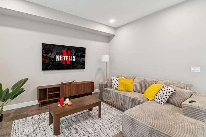 Stylish 2br/2bh•pool + Parking • West Hollywood - Hollywood, CA