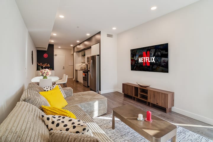 Stylish 2br• Pool + Parking • West Hollywood - West Hollywood, CA